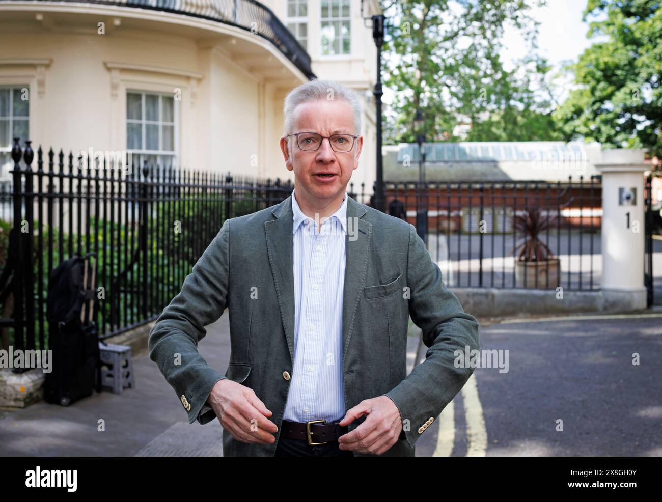 Apply for housing hi-res stock photography and images - Alamy