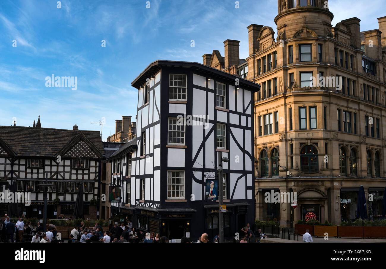 Exterior of The Old Wellington Inn, Manchester Stock Photo - Alamy
