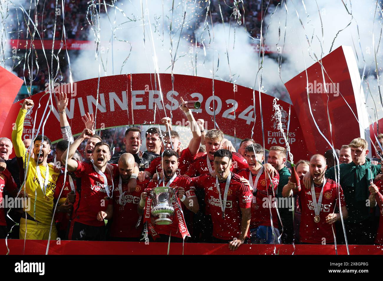 London, UK. 25th May, 2024. Manchester Utd players celebrate as they ...