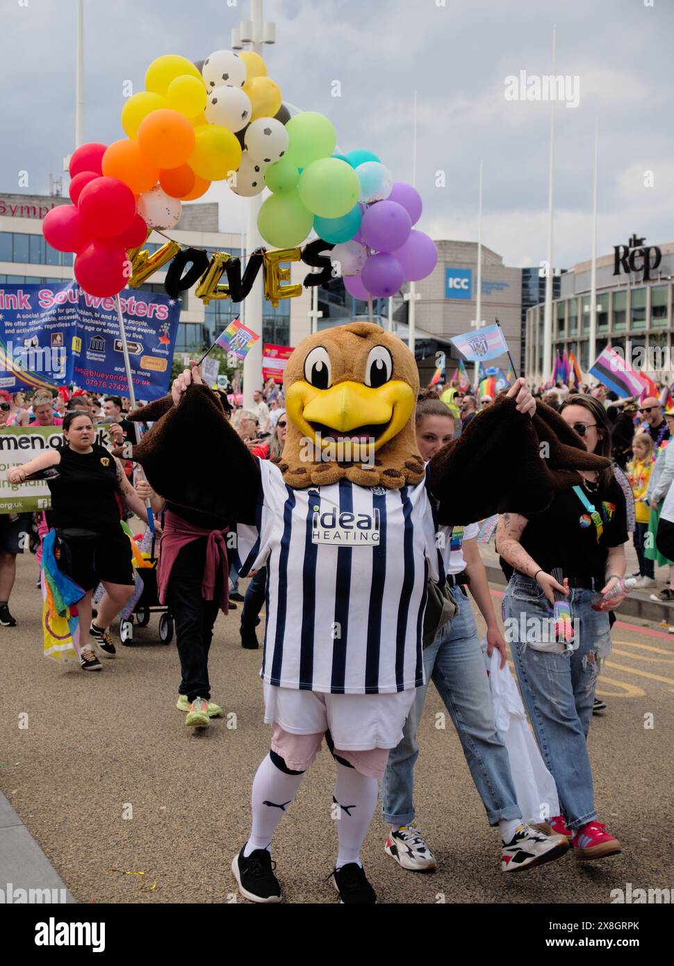Birmingham, UK. 25th May, 2024. An estimated 75,000 spectators line the ...