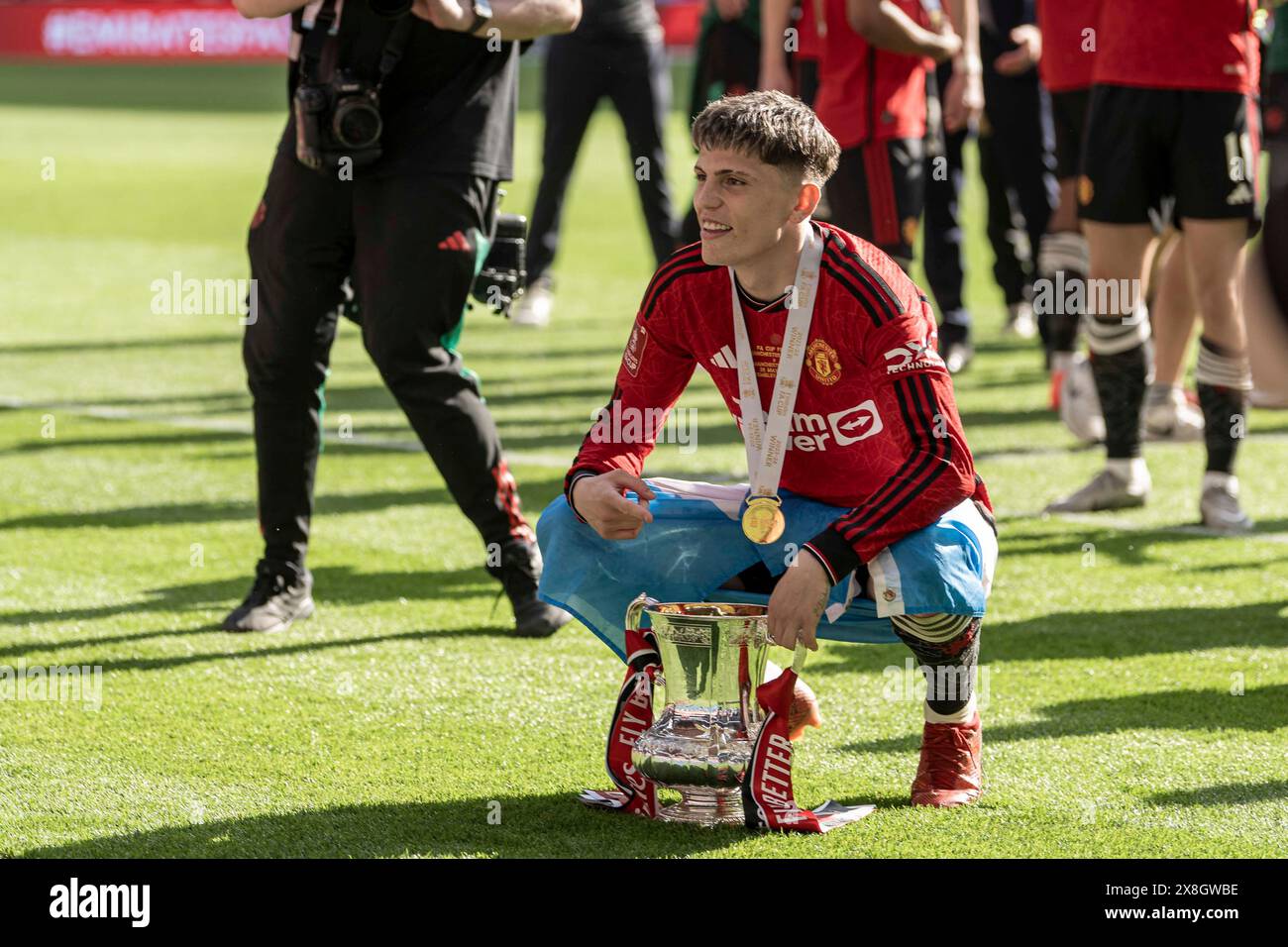 London, UK. 25th May, 2024. Alejandro Garnacho of Man Utd with trophy ...