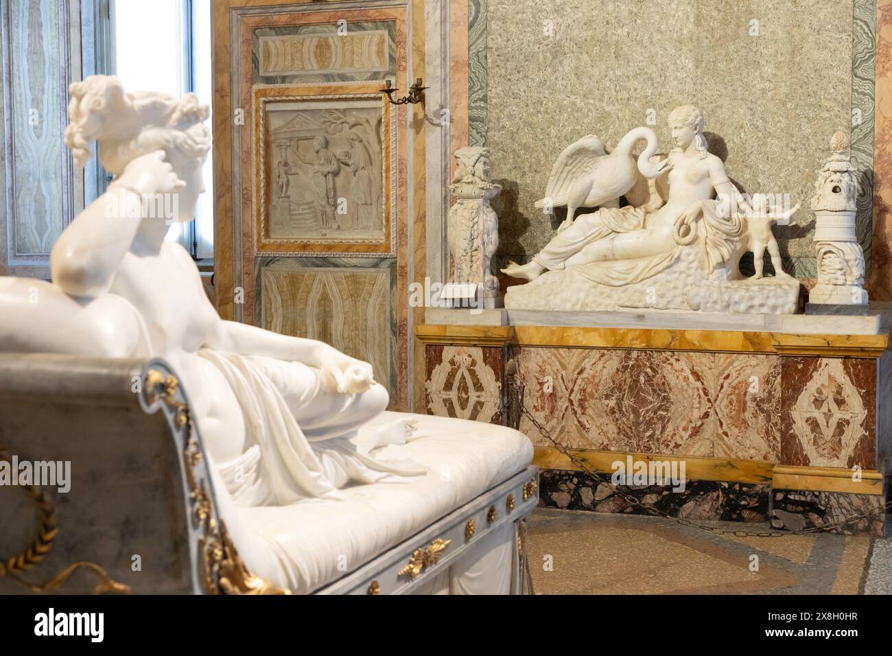 Paolina borghese bonaparte as venus victrix hi-res stock photography ...