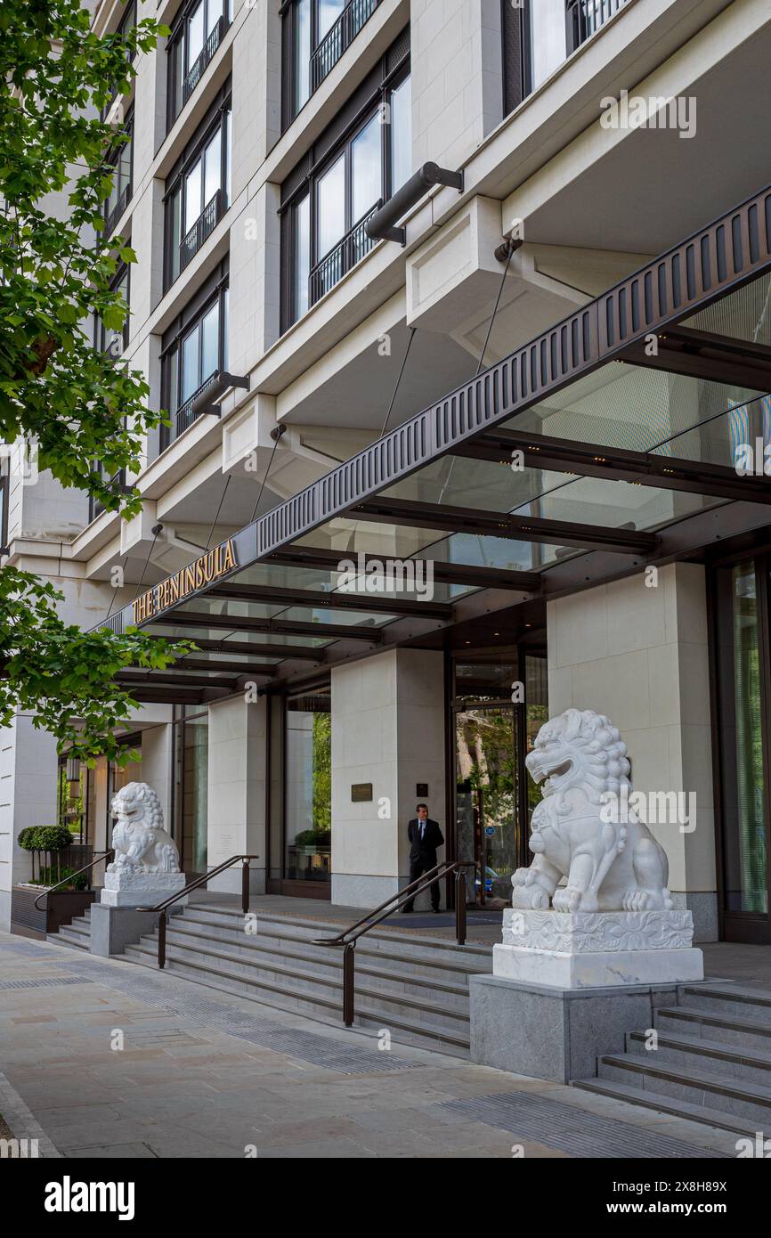 The Peninsula London. The Peninsular Hotel at 1 Grosvenor Place ...