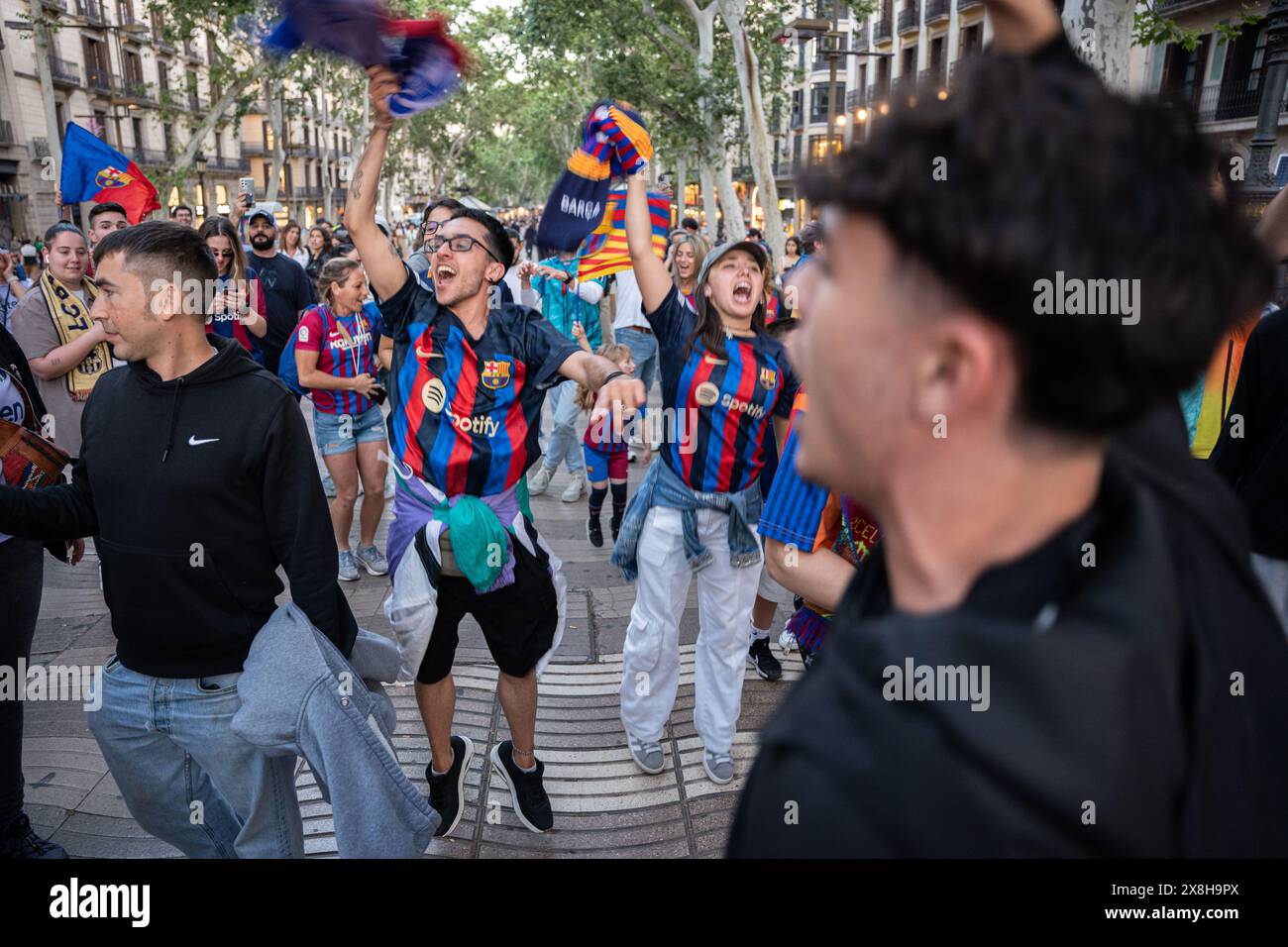 Barcelona, Barcelona, Spain. 25th May, 2024. Dozens of FCBarcelona fans ...