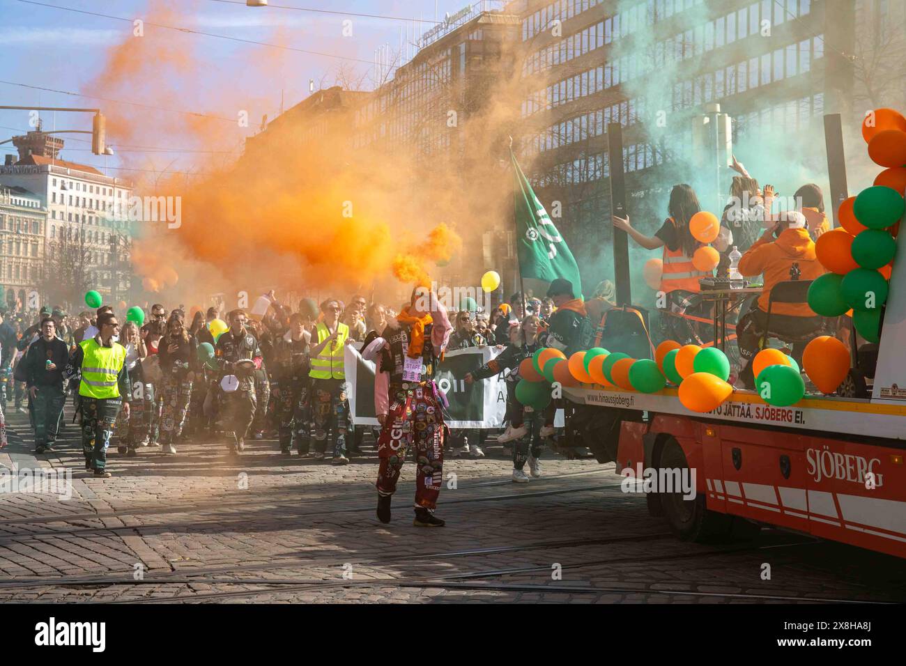 Smoke bomb hi-res stock photography and images - Alamy