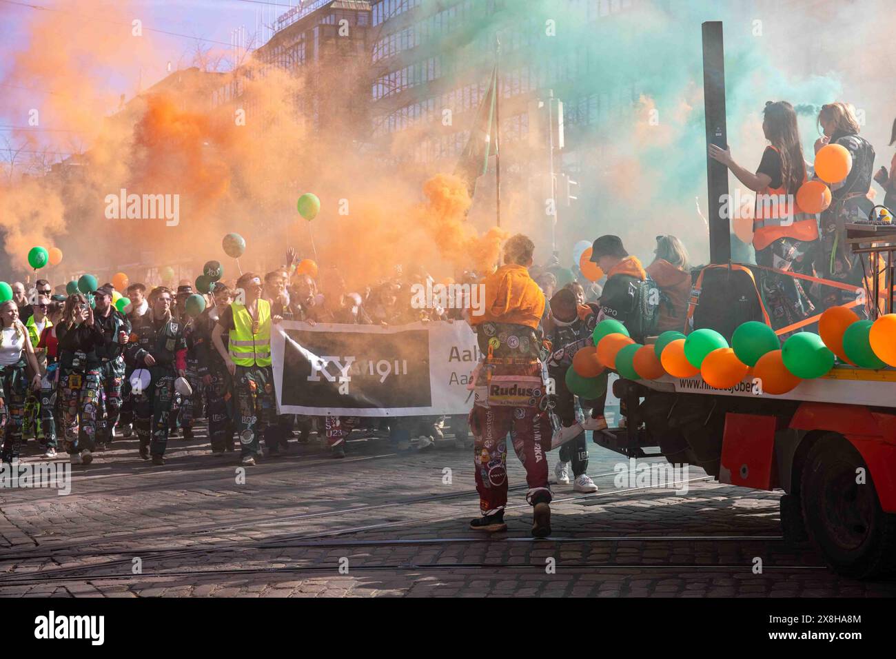 Smoke grenades hi-res stock photography and images - Alamy