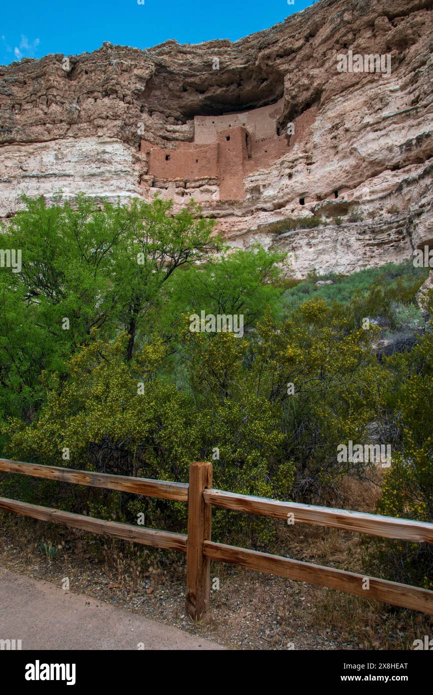 Montezumas castle national monument hi-res stock photography and images ...