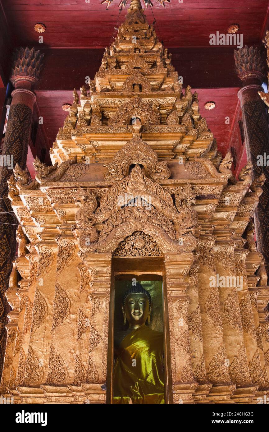 Thailand, Lampang, Pratartlampangluang Temple, Buddha statue Stock ...