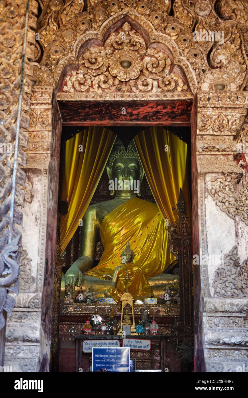 Thailand, Lampang, Pratartlampangluang Temple, Buddha statue Stock ...