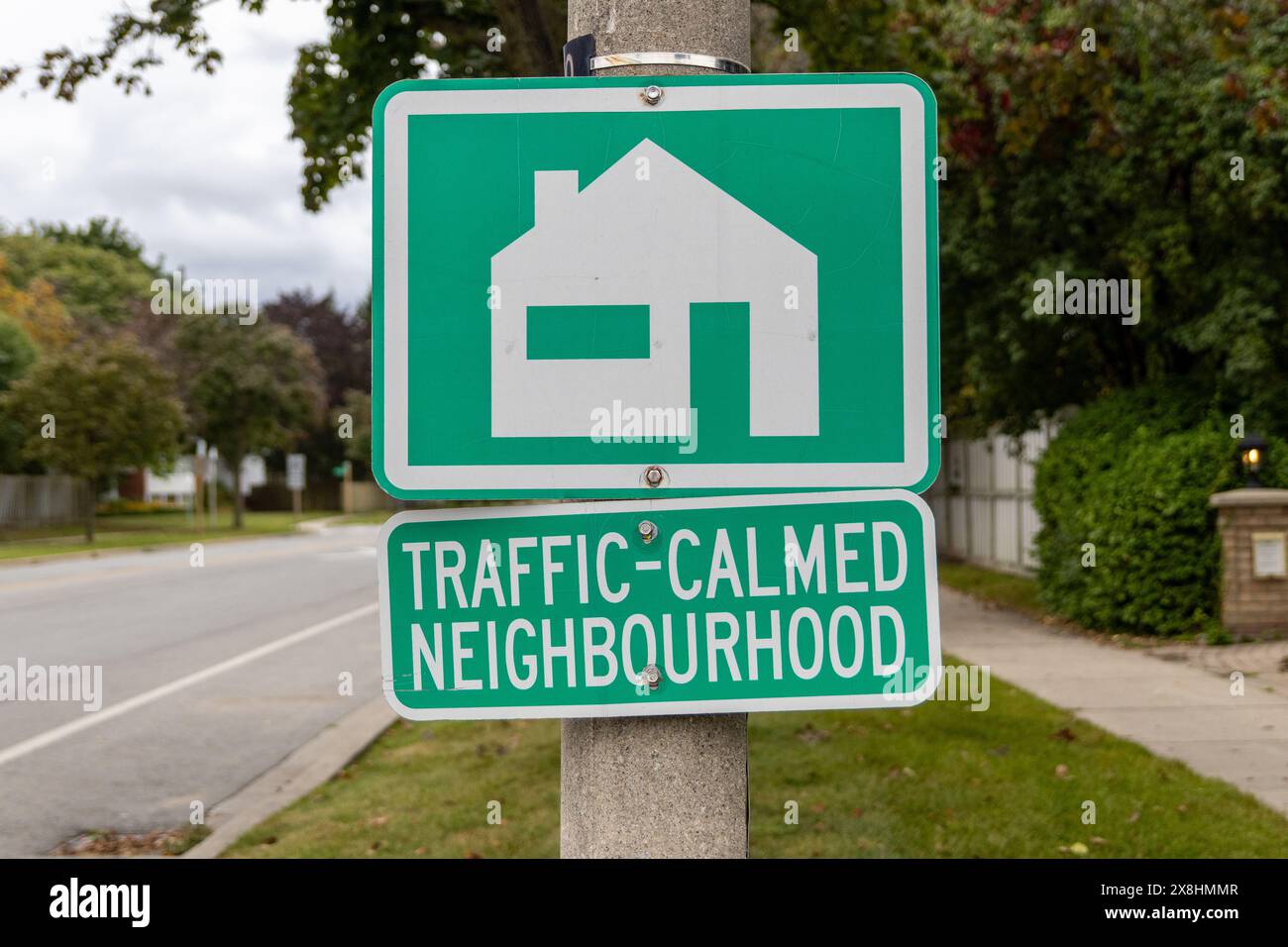 Green and white sign - TRAFFIC-CALMED NEIGHBOURHOOD - house icon ...