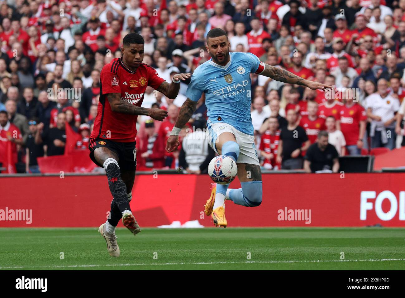 London, UK. 25th May, 2024. Marcus Rashford of Manchester Utd (l) and ...