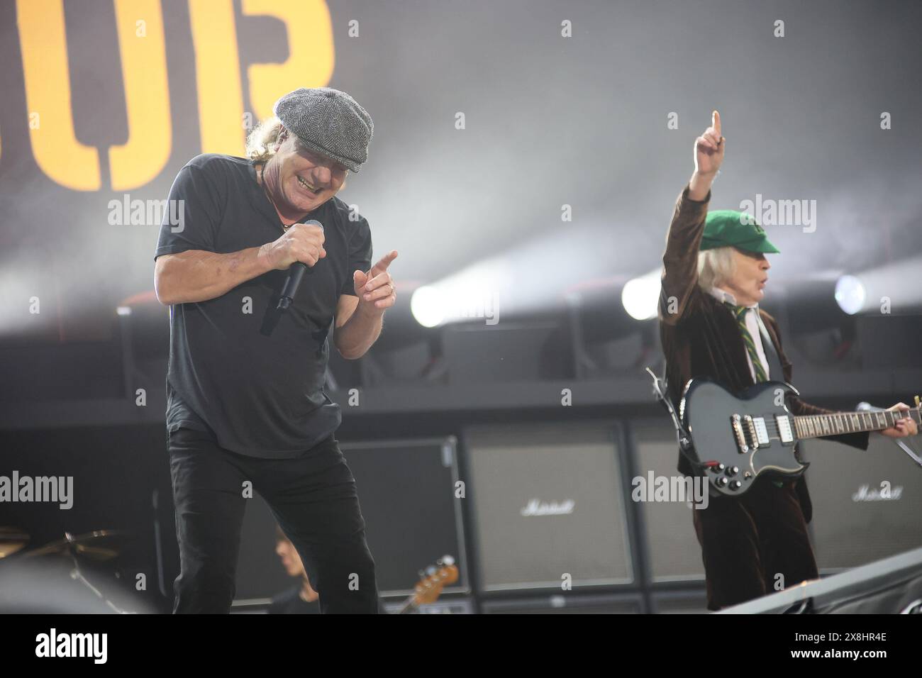 Brian johnson angus young 2024 hi-res stock photography and images - Alamy