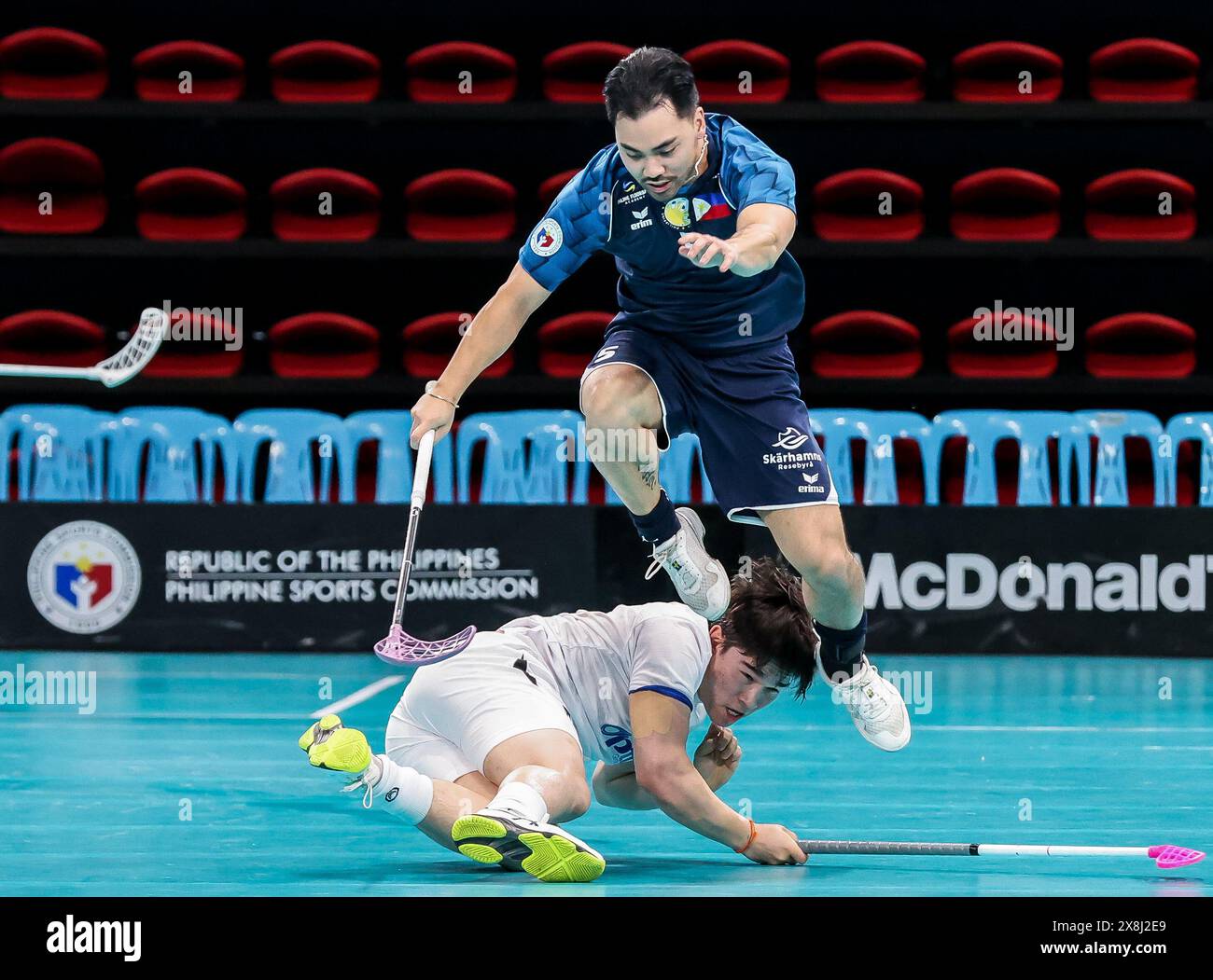 Pasig City, Philippines. 25th May, 2024. Rhodell Esguerra (top) of the Philippines jumps over ...