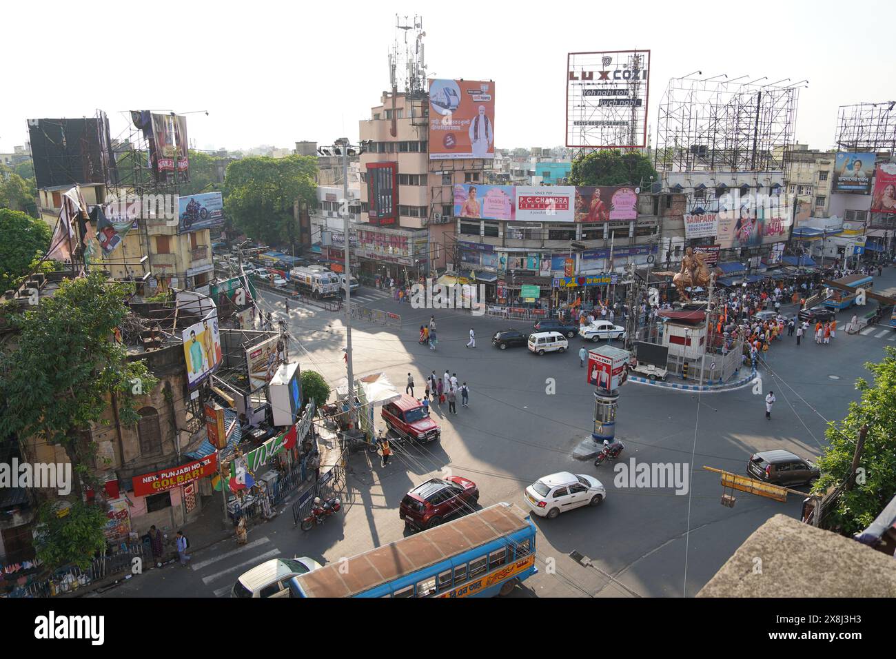 Shyambazar five point crossing with Equestrian statue of Netaji Subhas ...