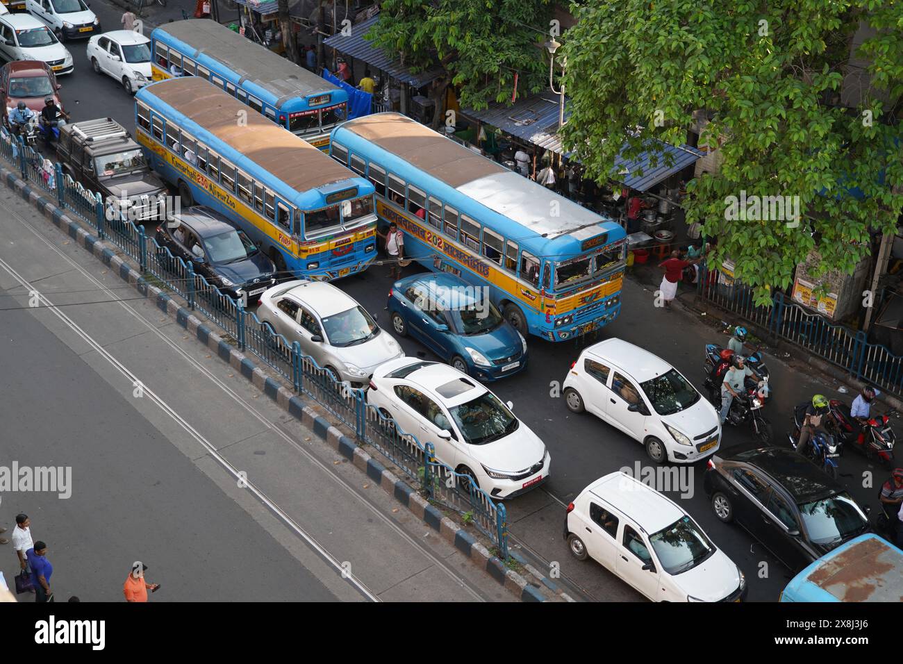 Traffic jam near Shyambazar five point crossing. Kolkata, West Bengal ...