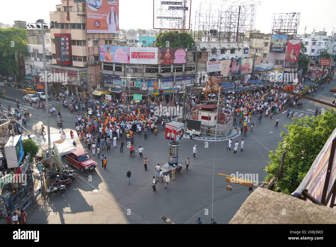 Shyambazar five point crossing with Equestrian statue of Netaji Subhas ...