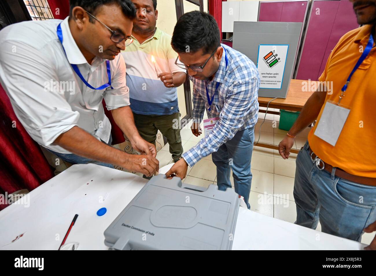 NEW DELHI, INDIA - MAY 25: A polling official sealing the Electronic ...