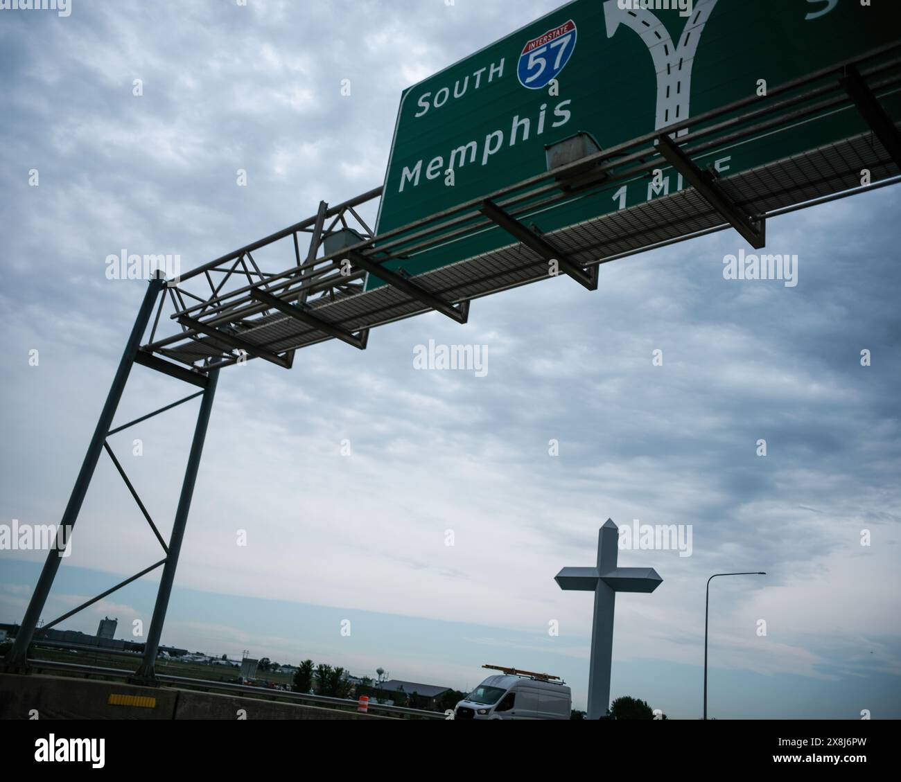 Road sign to Memphis on the US 57 highway Stock Photo - Alamy
