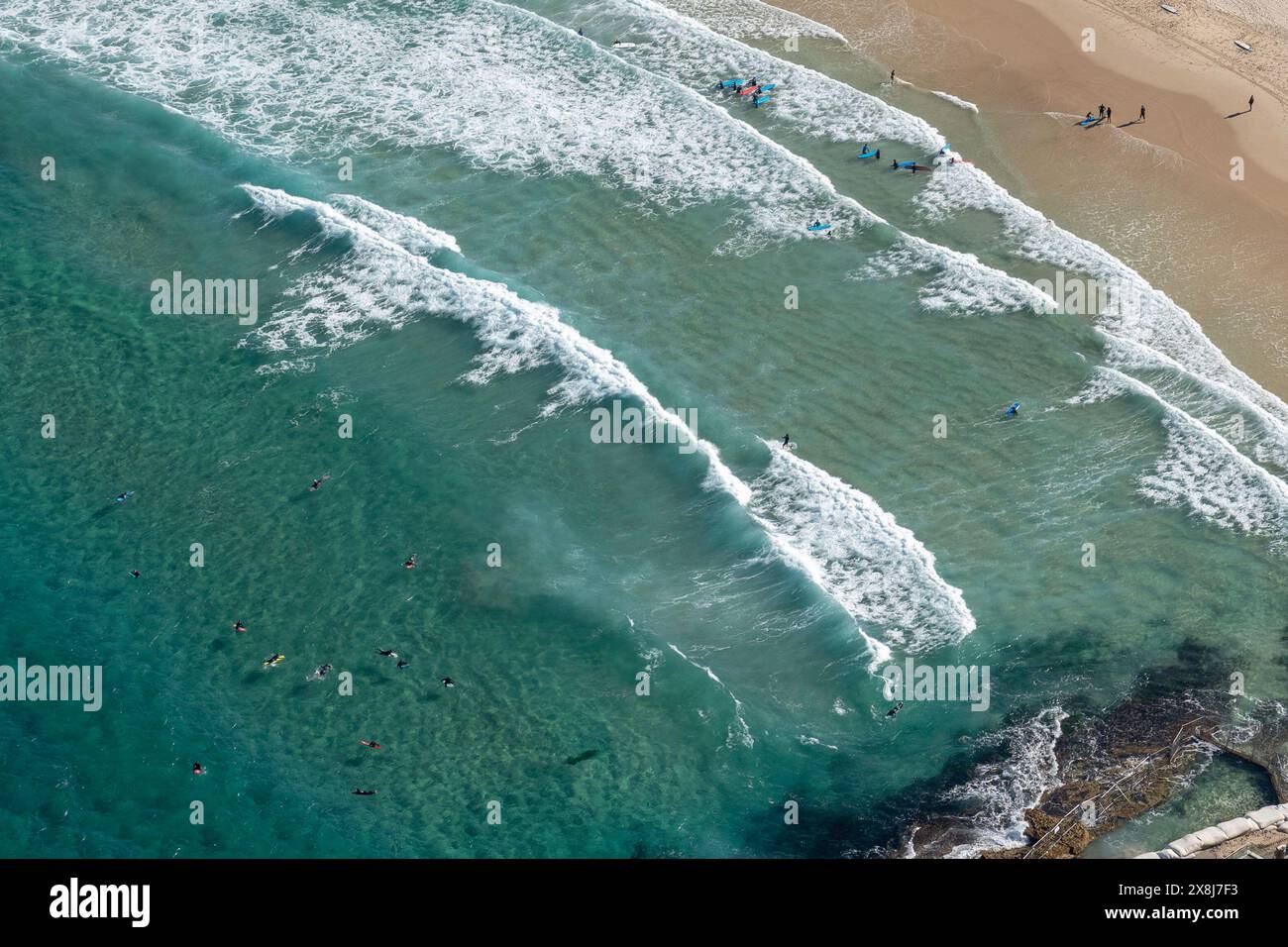 Aerial view tropical beach foamy hi-res stock photography and images ...