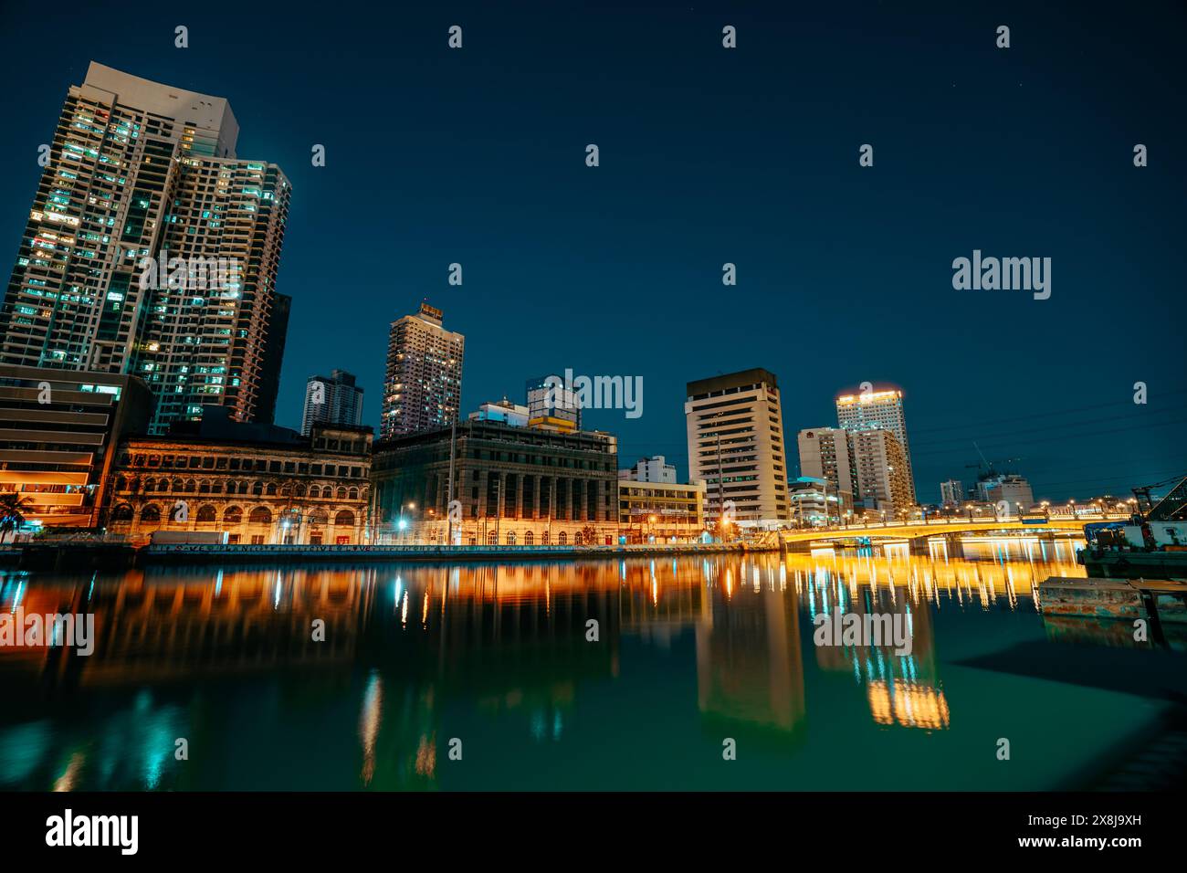 Filipino-Chinese frienship arc also known as Binondo-Intramuros Bridge ...
