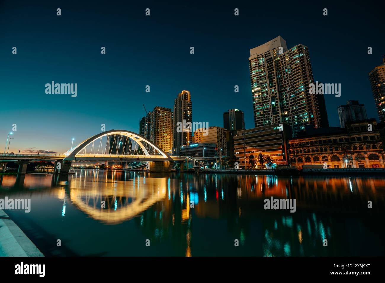 Filipino-Chinese frienship arc also known as Binondo-Intramuros Bridge ...