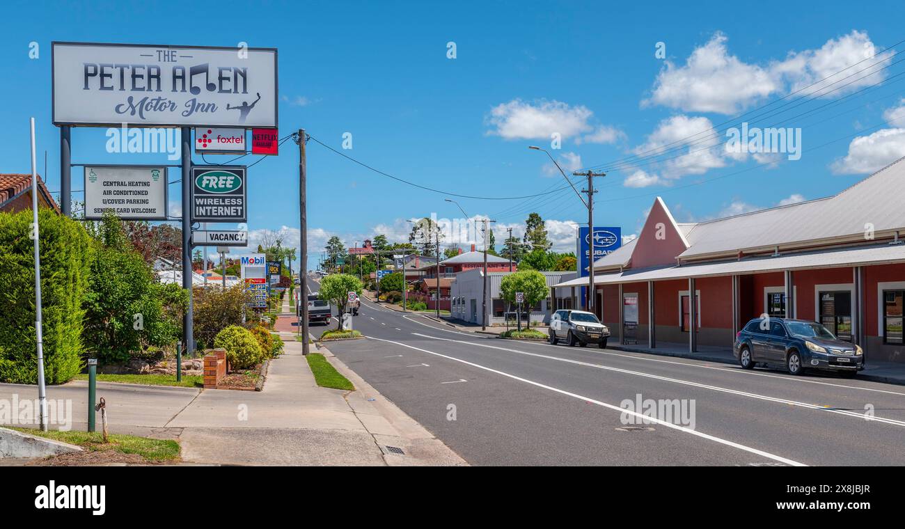 The main street of tenterfield showing the Peter Allen Motor Inn sign ...