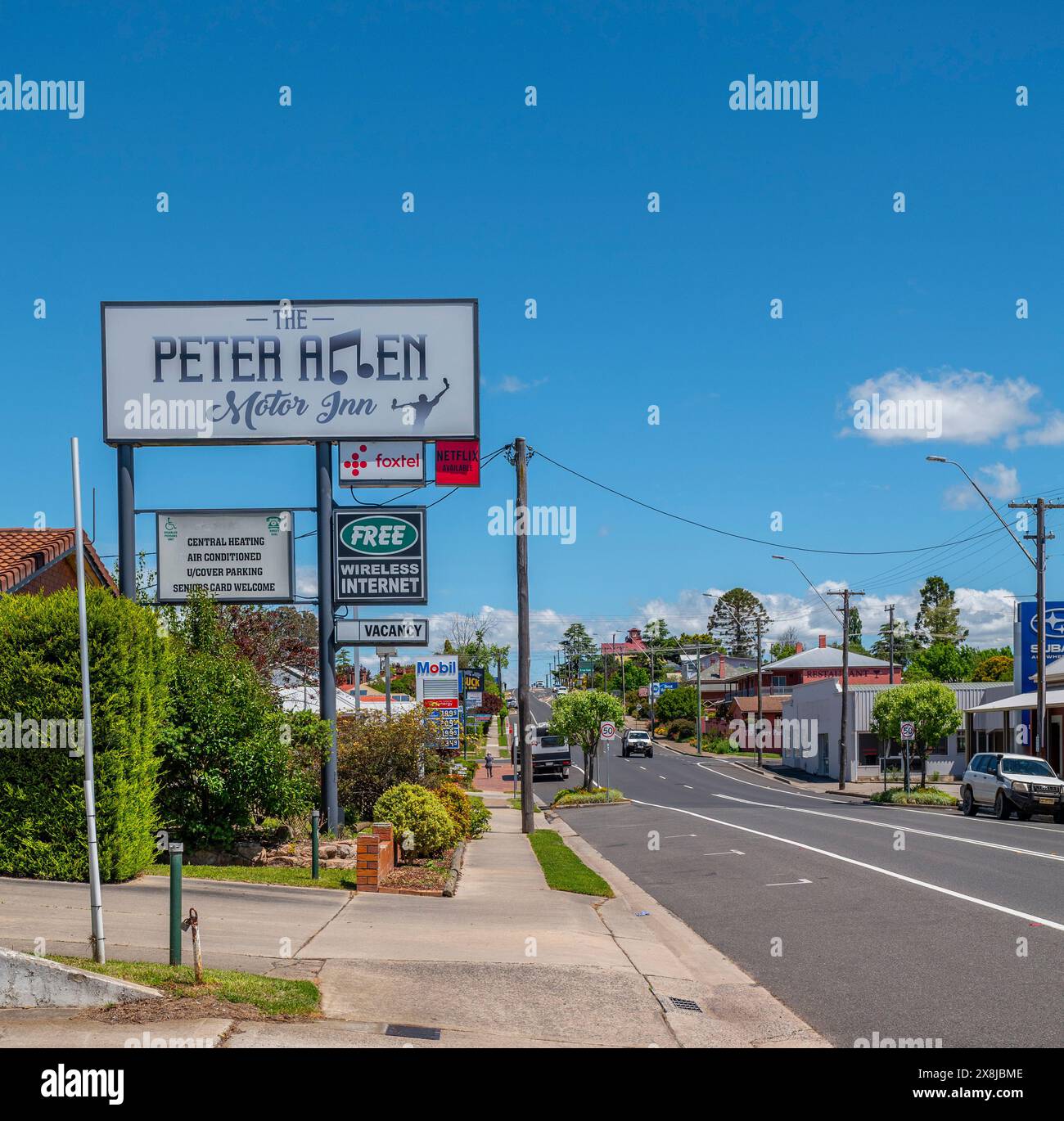 The main street of tenterfield showing the Peter Allen Motor Inn sign ...