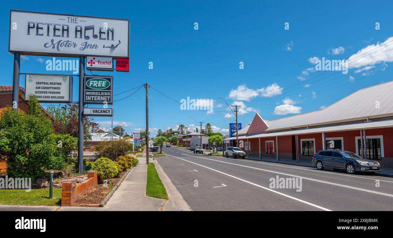 The main street of tenterfield showing the Peter Allen Motor Inn sign ...