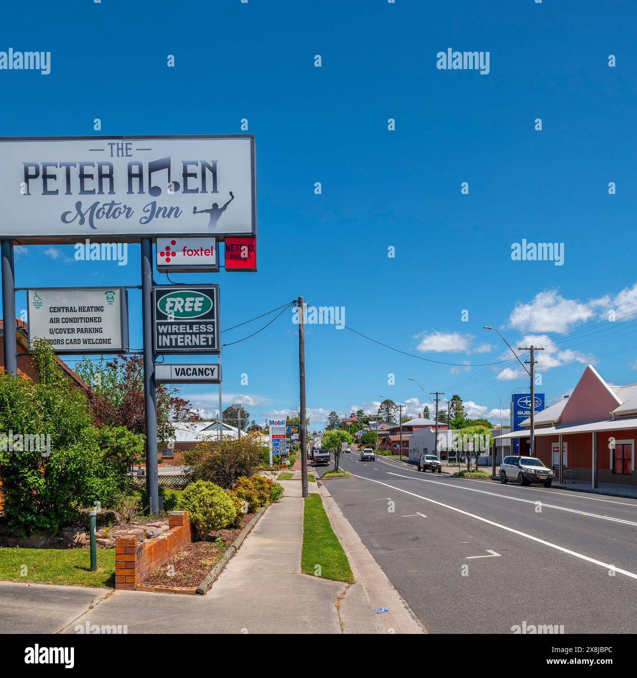 The main street of tenterfield showing the Peter Allen Motor Inn sign ...