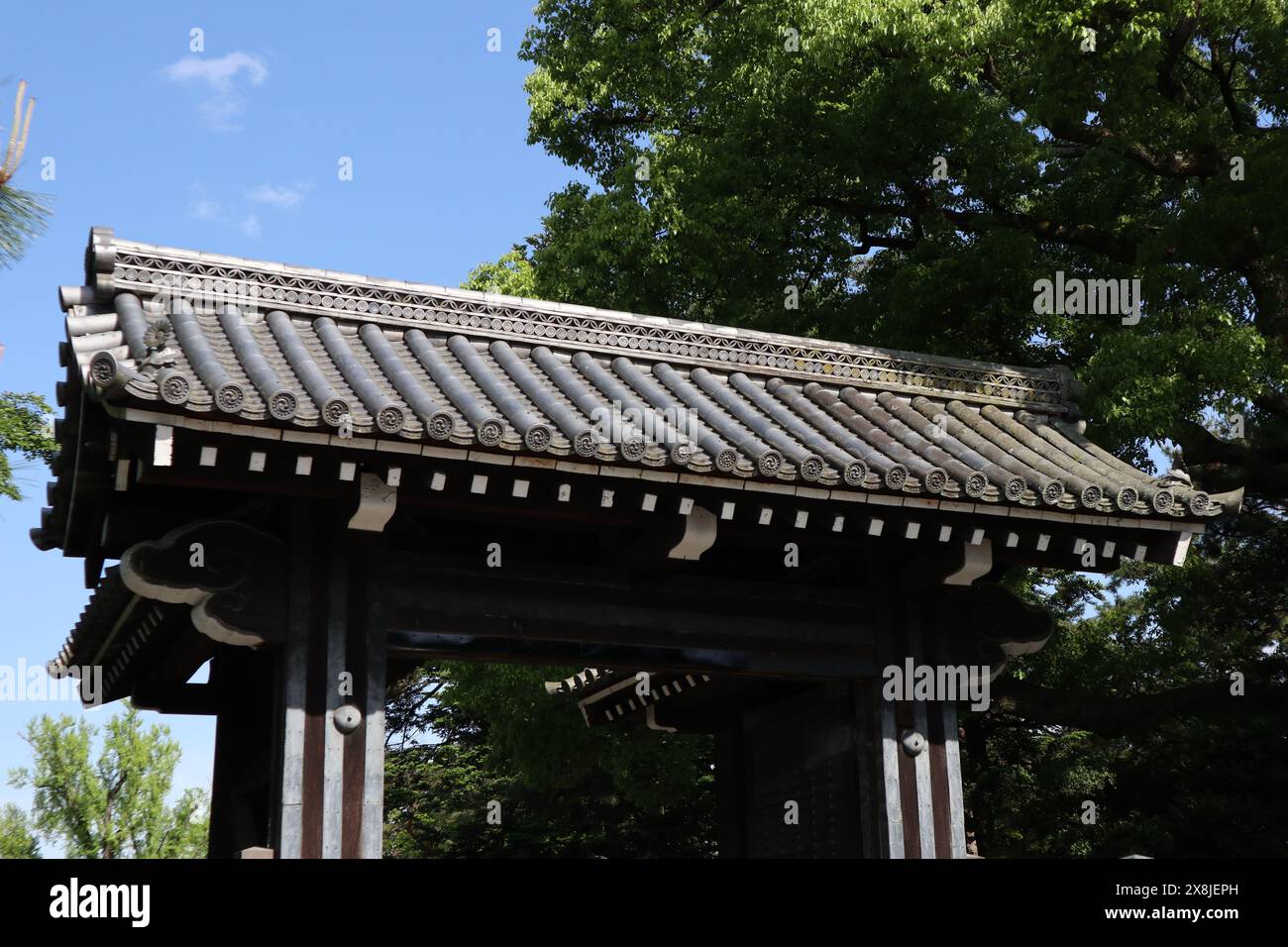 Inui-gomon Gate in Kyoto Gyoen National Garden, Japan Stock Photo - Alamy