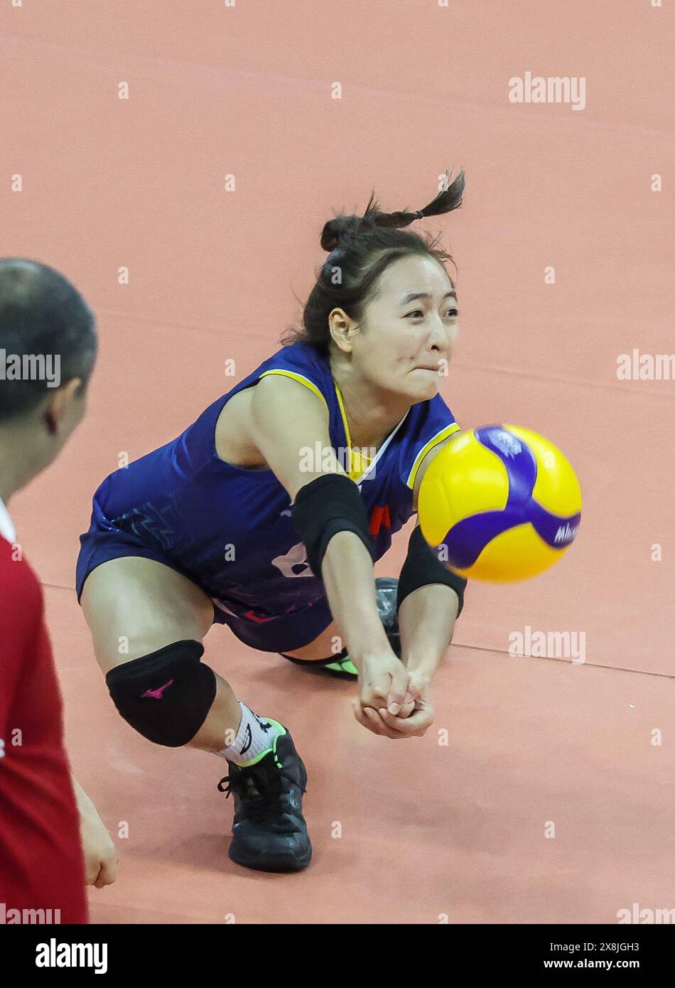 Manila, Philippines. 26th May, 2024. Le Thi Yen of Vietnam receives the ball during the pool B ...