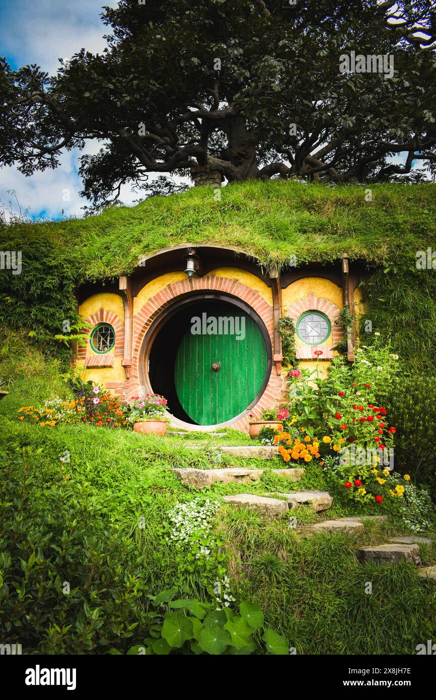 Famous circular green door in Hobbiton (Hobbit hole) in New Zealand ...