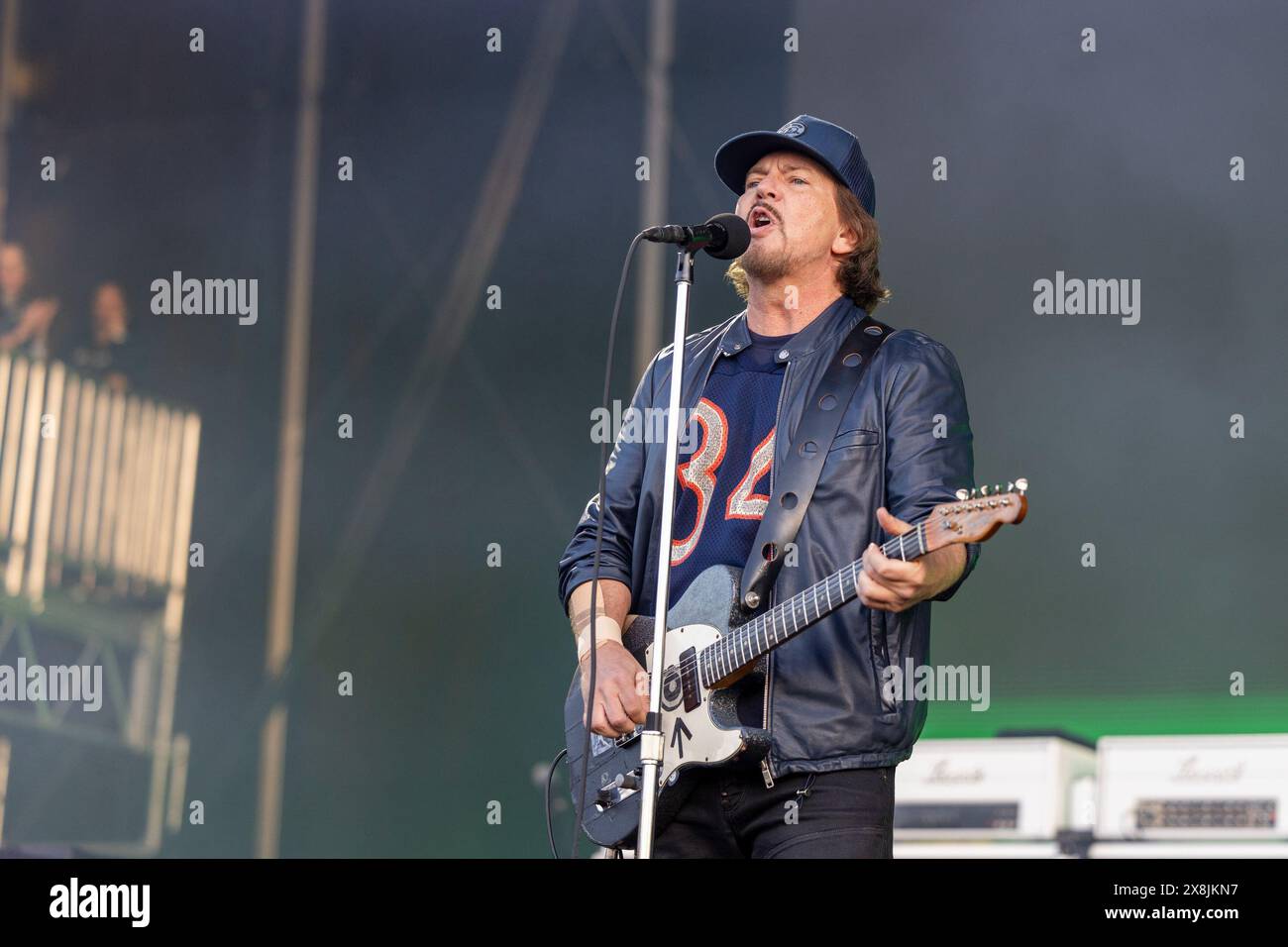 Eddie vedder hi-res stock photography and images - Alamy