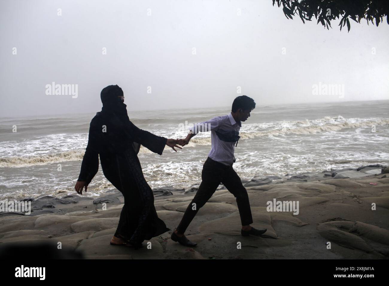 Dhaka, Dhaka, Bangladesh. 26th May, 2024. Tourists are walking through ...