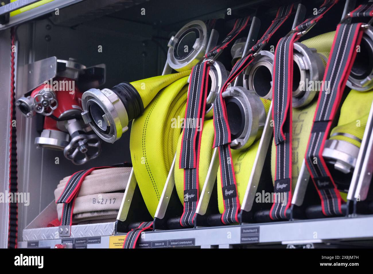 Feuerwehr-Blaulicht Feuerwehr in verschiedenen Bildern und Aktionen in ...