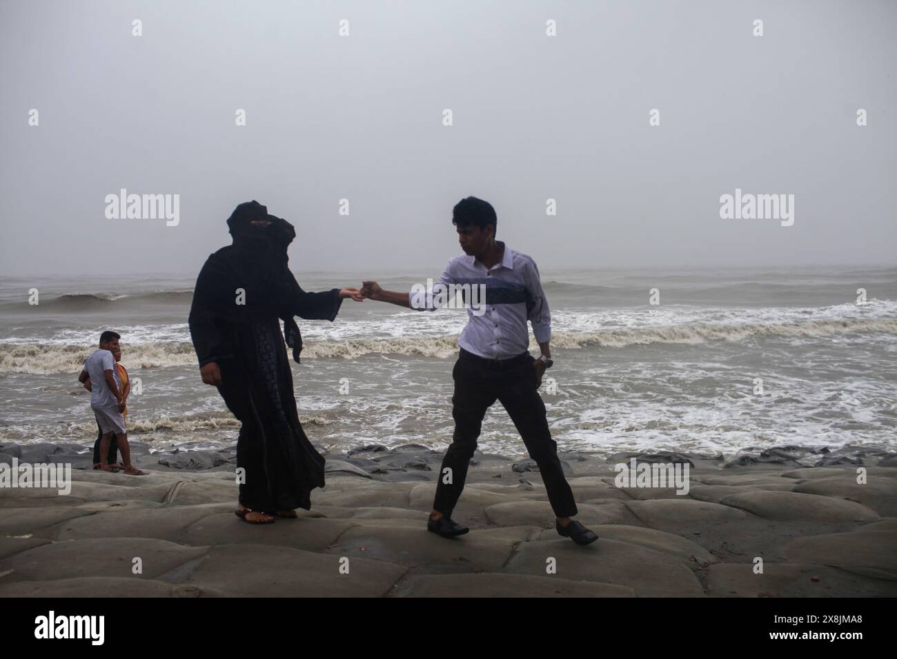 Dhaka, Dhaka, Bangladesh. 26th May, 2024. Tourists are walking through ...