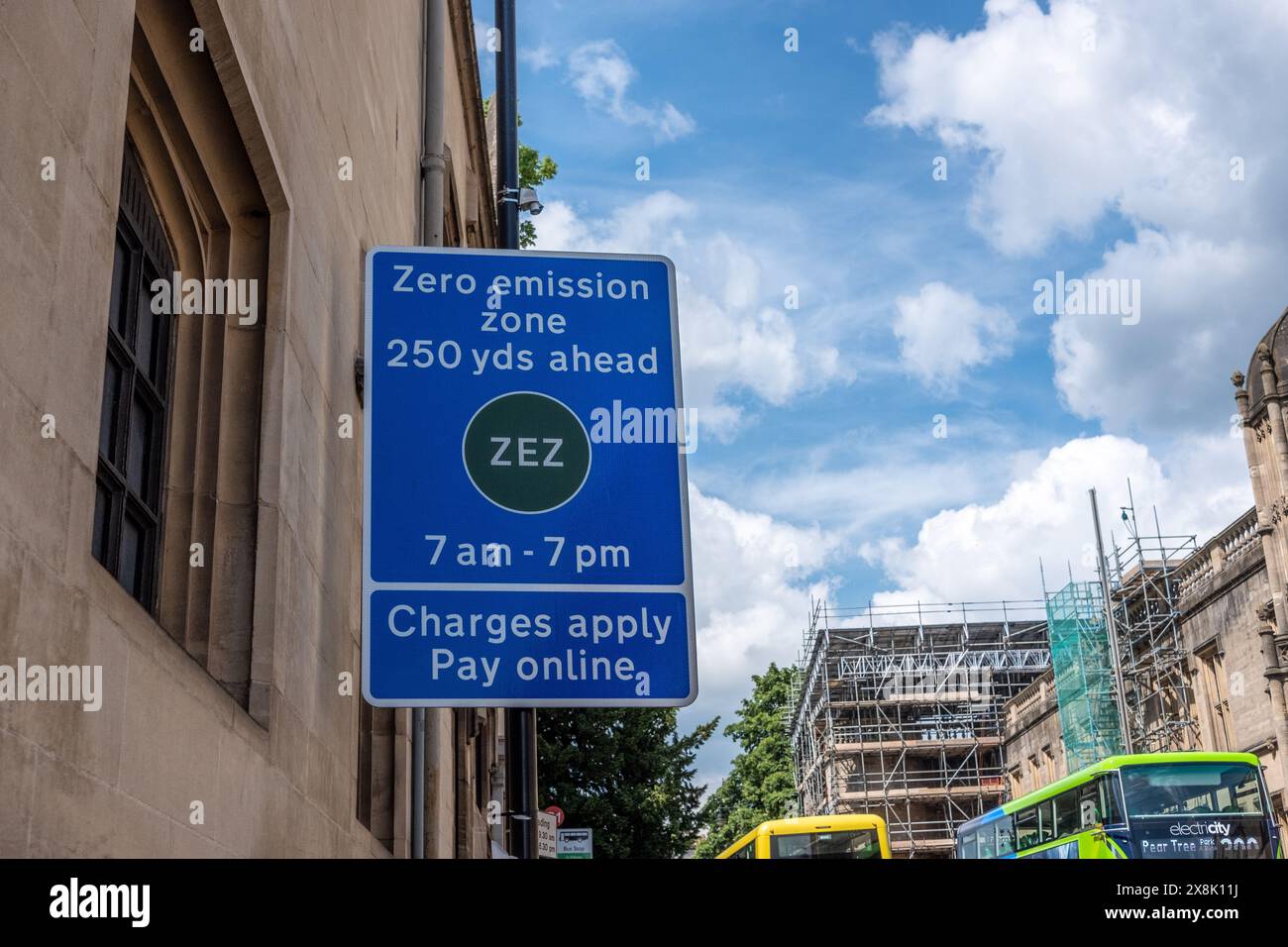 Zero Emission Zone, Oxford Sign Stock Photo - Alamy