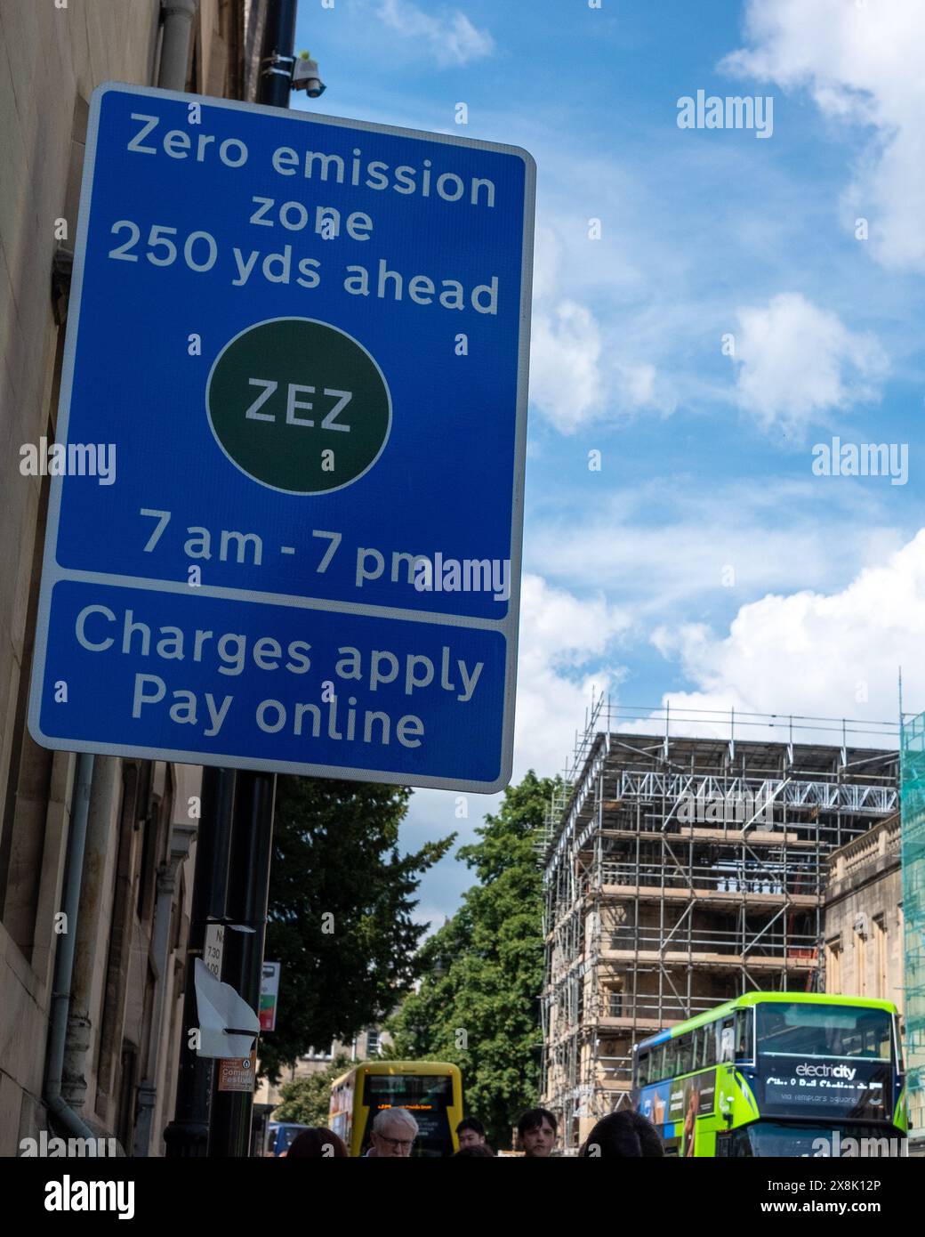 Zero Emission Zone, Oxford Sign Stock Photo - Alamy