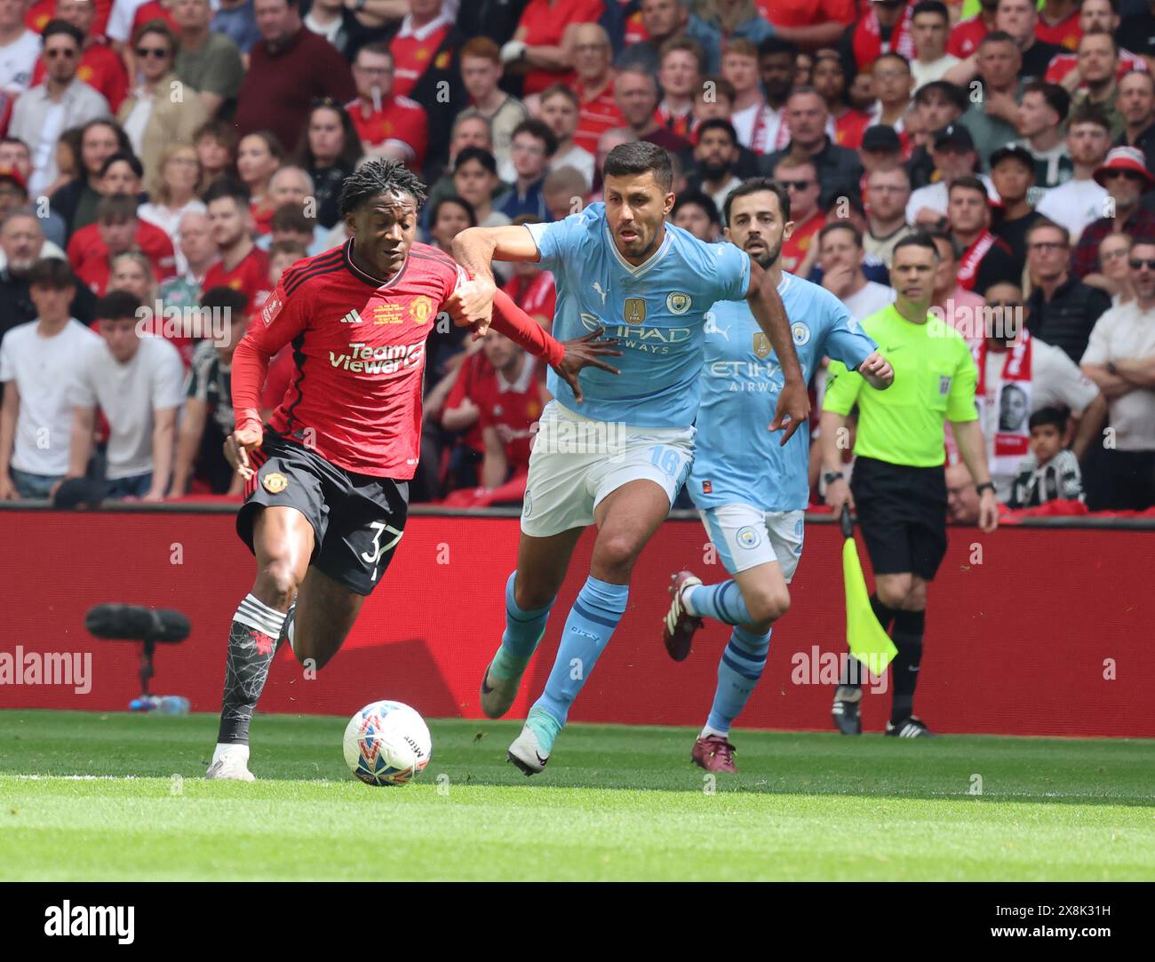 London, UK. 25th May, 2024. LONDON, ENGLAND - Kobbie Mainoo of ...