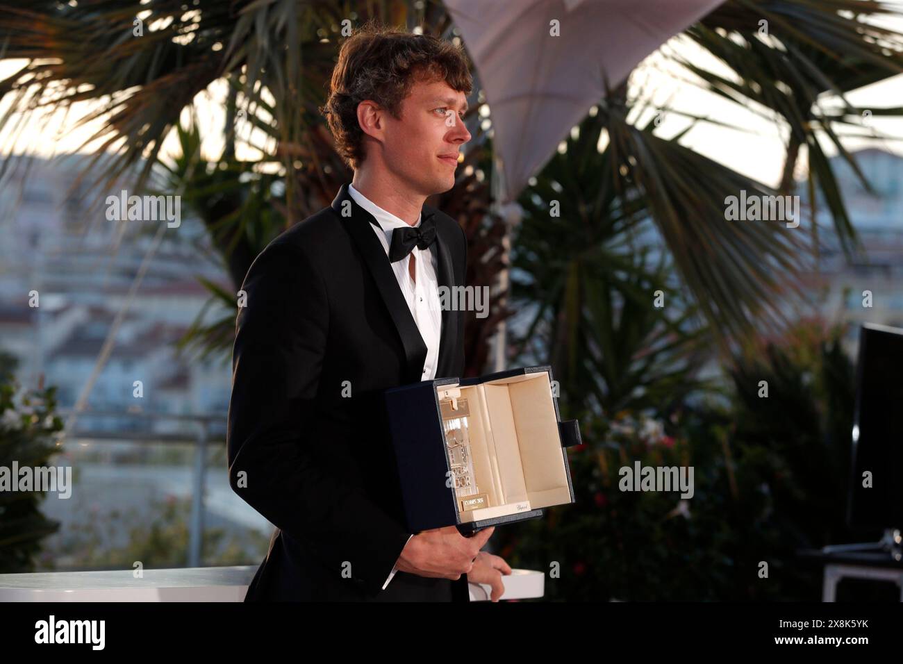 CANNES, FRANCE - MAY 25: Halfdan Ullmann Tøndel poses with the 'Camera ...