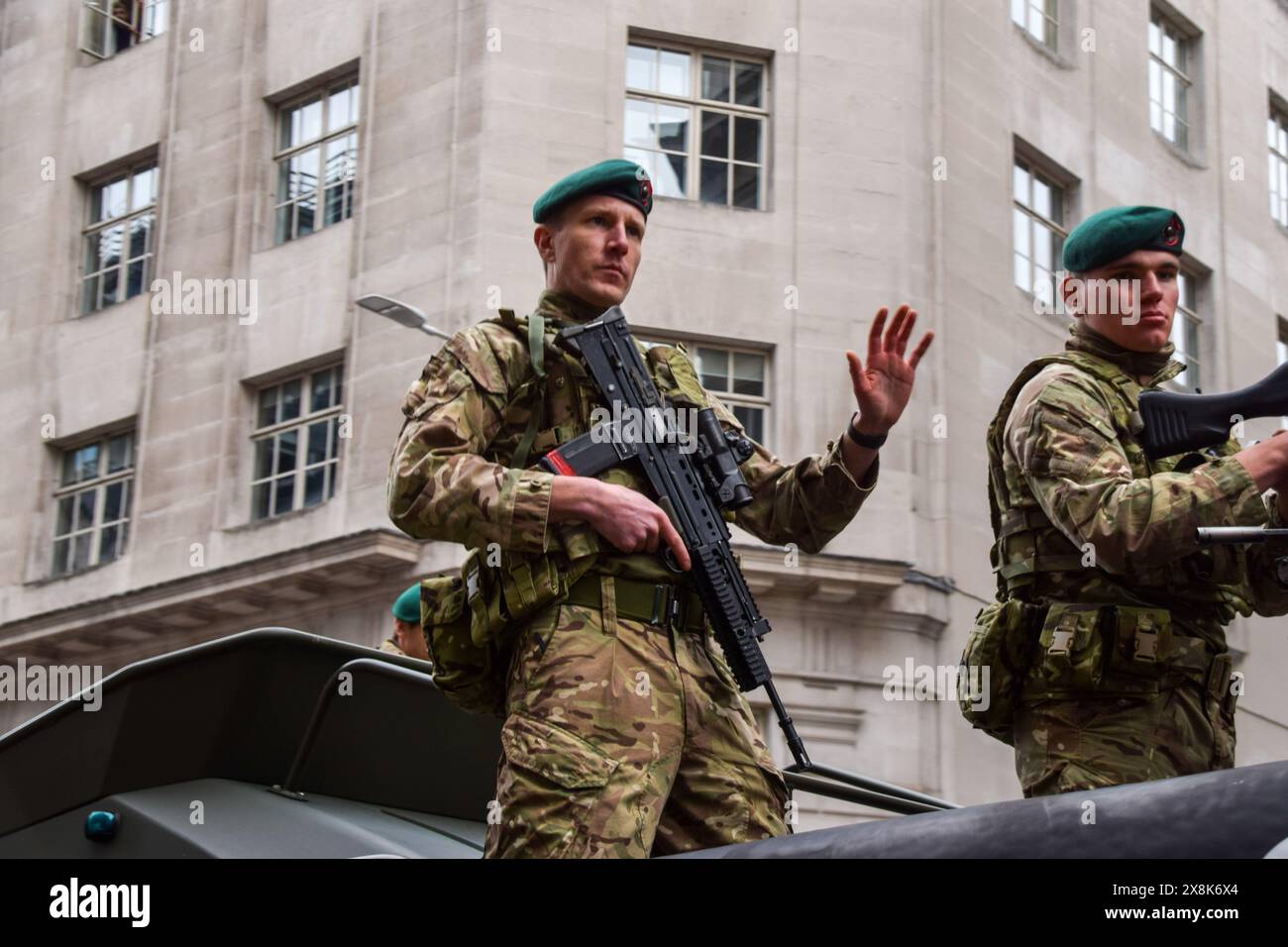 Female army training uk hi-res stock photography and images - Alamy