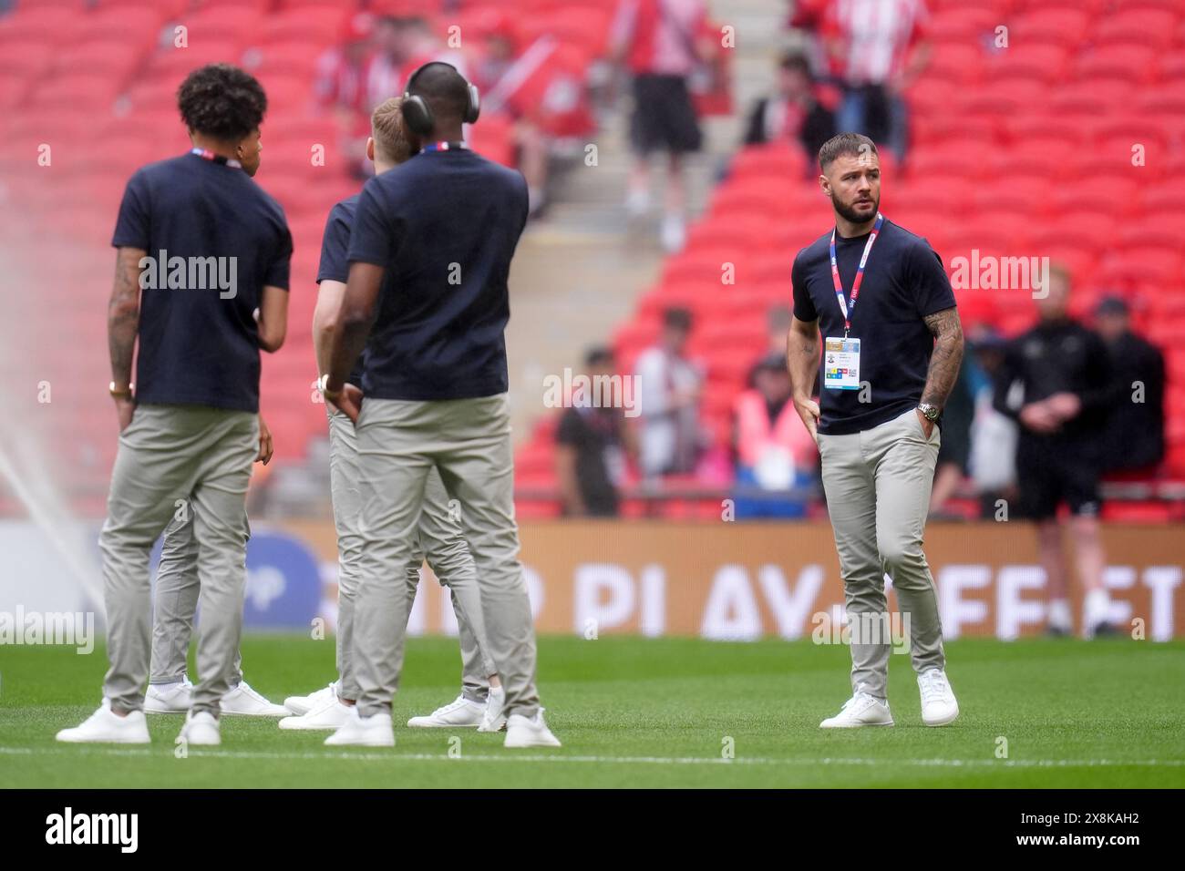 Southampton's Adam Armstrong (right) and team-mates on the pitch before ...