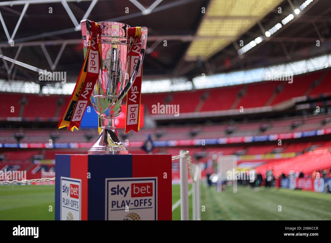 Efl championship trophy hi-res stock photography and images - Alamy