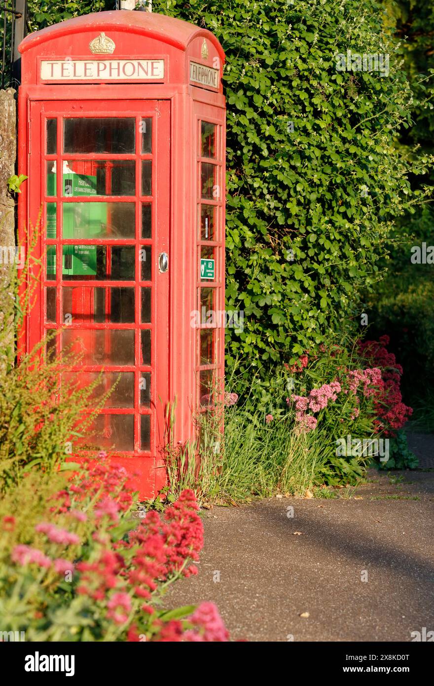 Defib phone booth hi-res stock photography and images - Alamy