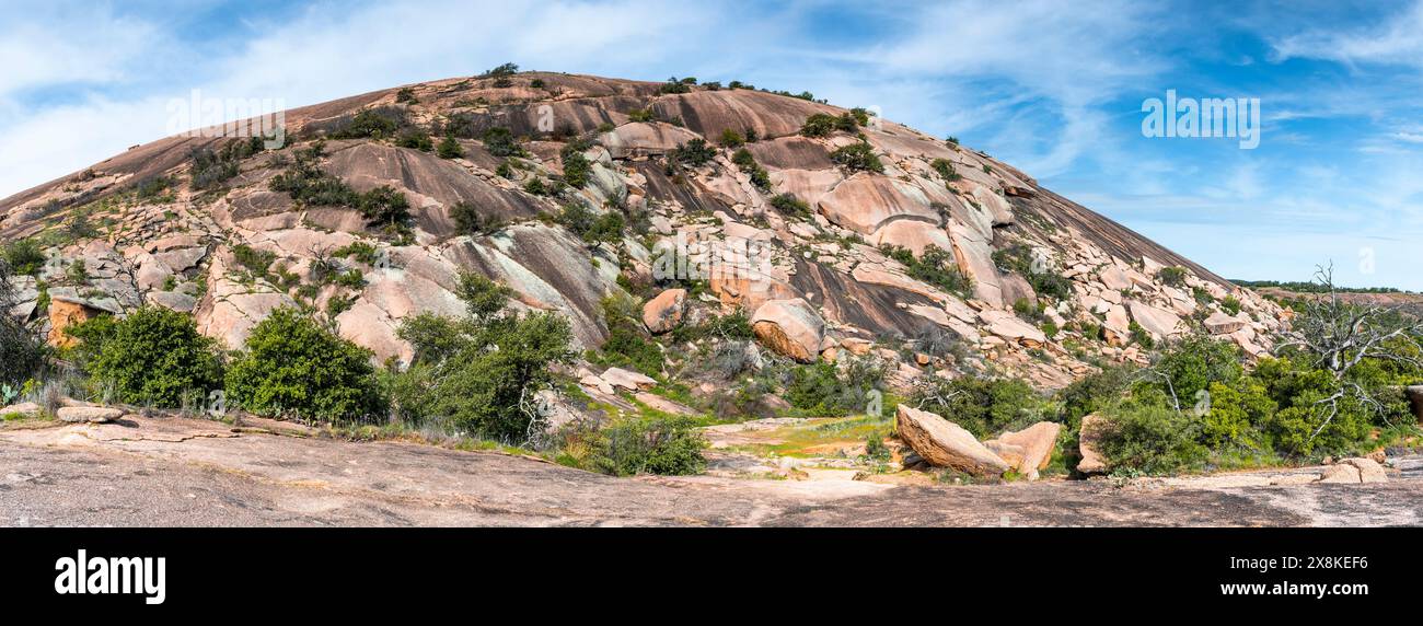 Panoramic view of Enchanted rock granite dome Stock Photo - Alamy