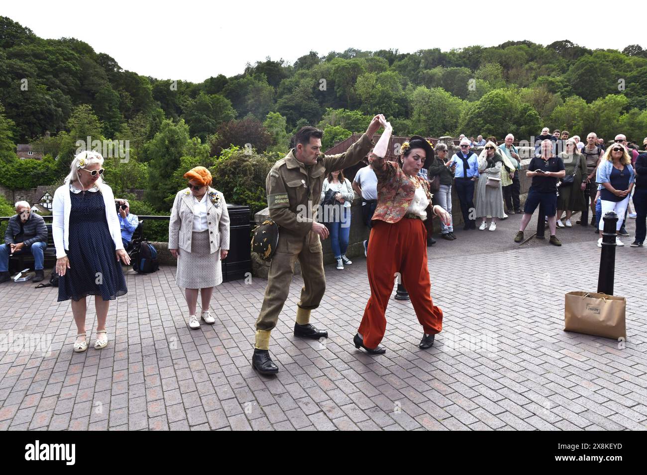 Dancing world war two hi-res stock photography and images - Alamy