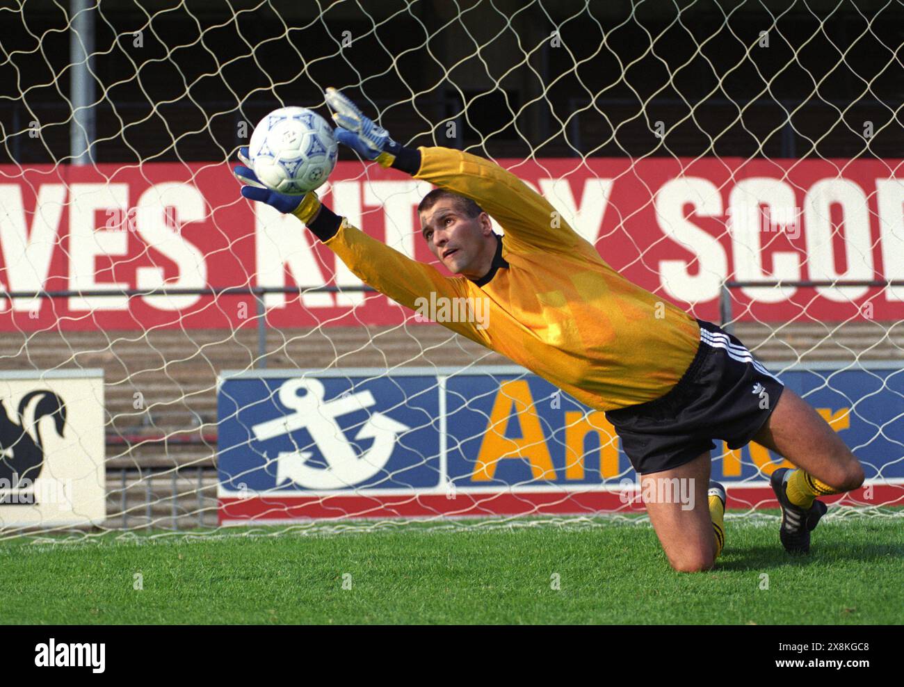 Wolverhampton Wanderers striker Steve Bull tries his hand at ...