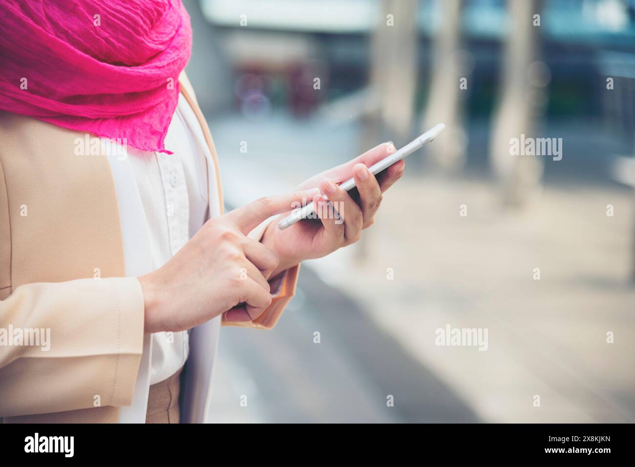 Islamic woman using smartphones app organize schedule agenda focus on ...