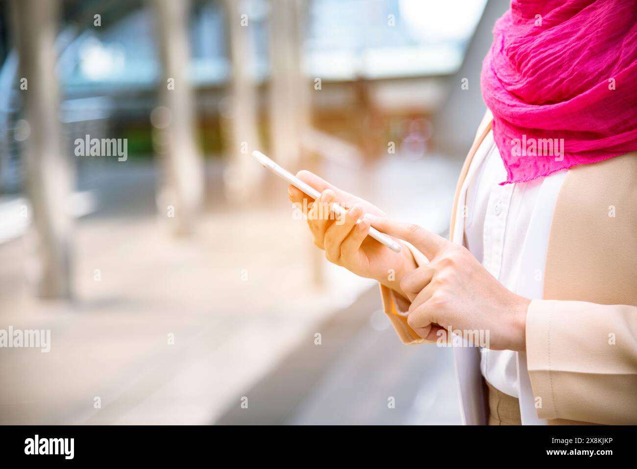 Islamic woman using smartphones app organize schedule agenda focus on ...