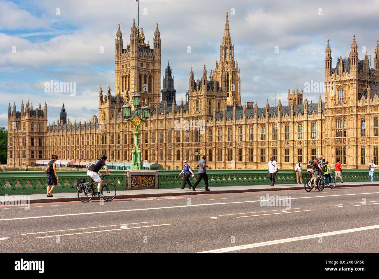 Walking near houses of parliament hi-res stock photography and images ...